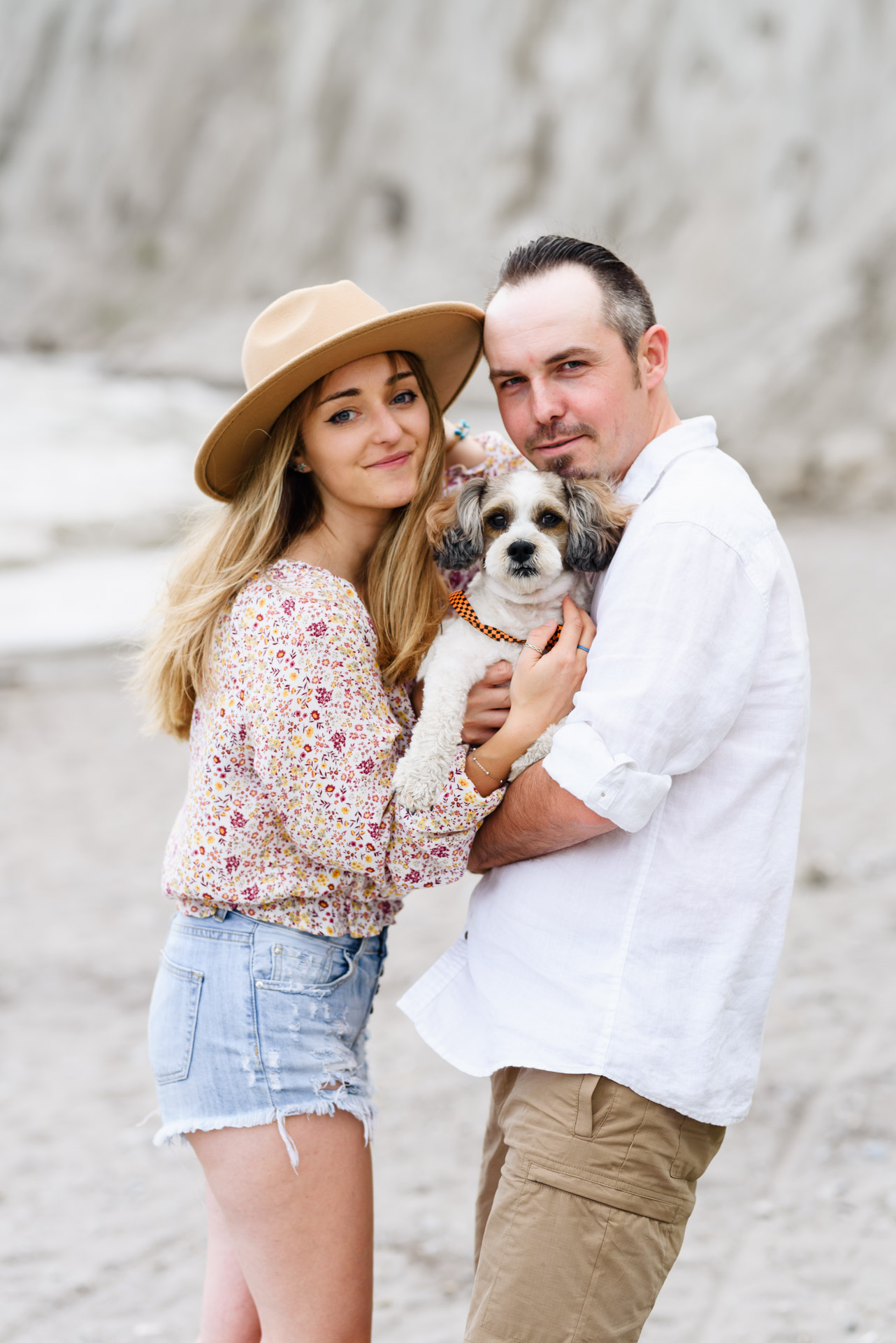 How to create a timeless and authentic engagement photos? Full guide